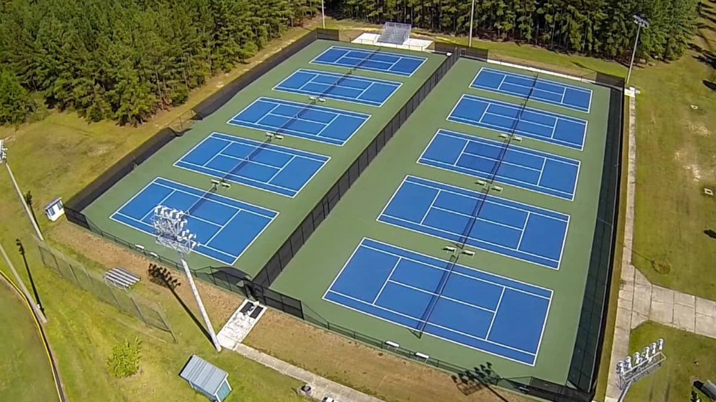 How Tennis Court Colors Influence Player Performance & Focus?